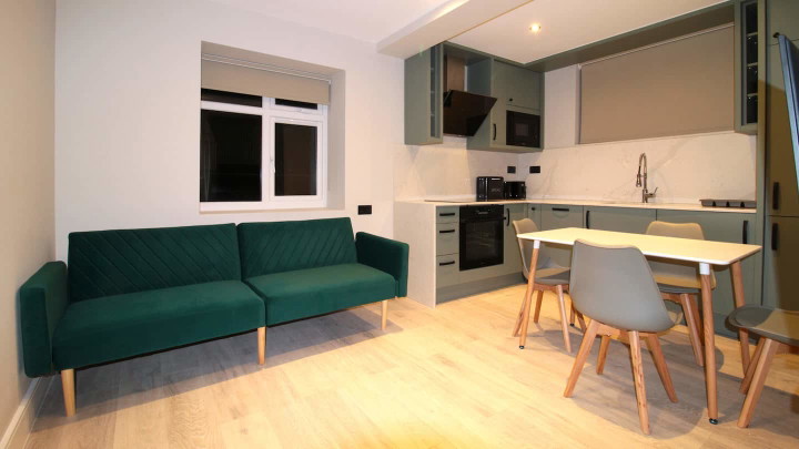 Modern 2bed 2bath Flat With Parking - London