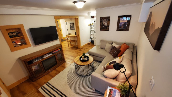 Character Home Basement Suite Near Beach & Skiing - Vernon, BC, Canada