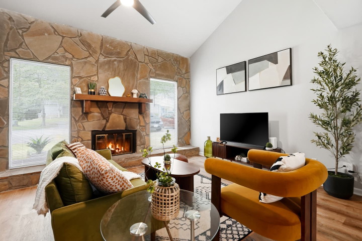 Stylish 2br W/ Deck Near Marietta Square | Dogs Ok - Marietta, GA
