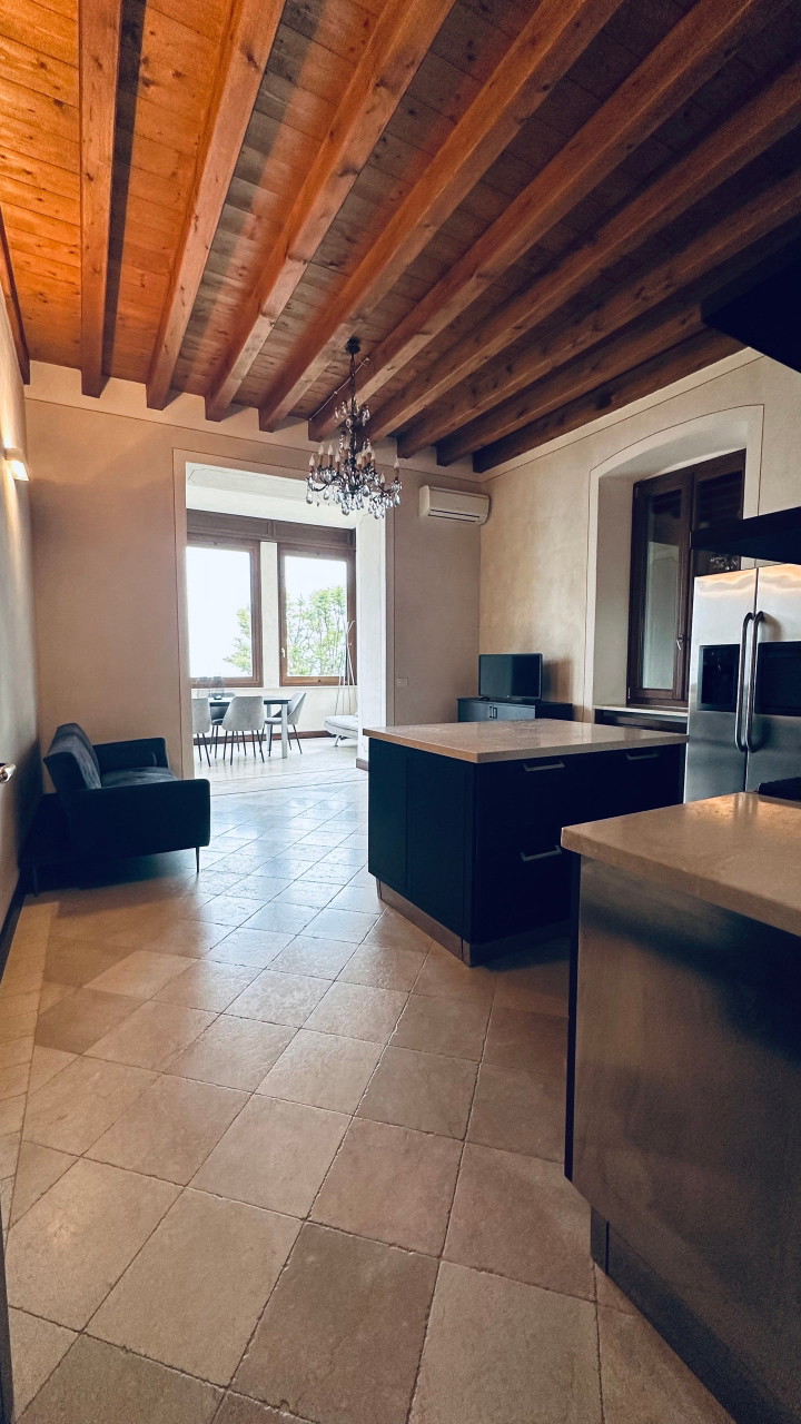 Villa Along The Lake: Gardone Riviera - Gardone Riviera