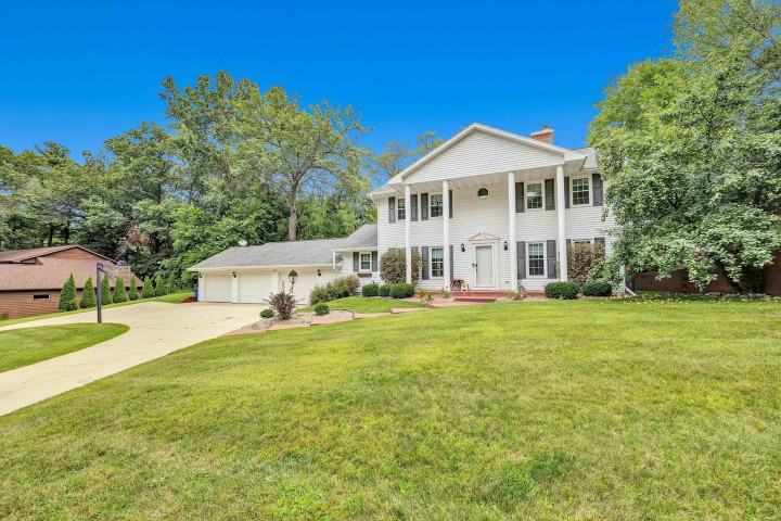 Huge Home W Hot Tub, Firepit - Close To Everything - Green Bay, WI