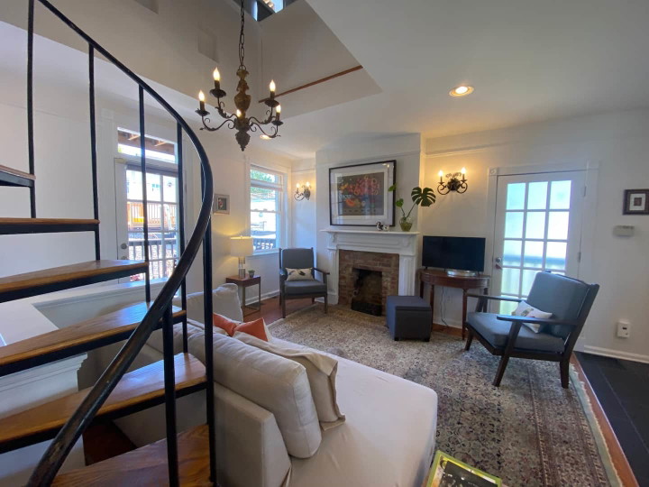 Sunny Carriage House - Baltimore, MD