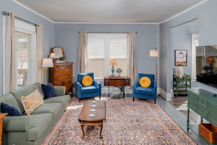 The Tailwind House | Sleeps 6 - Oshkosh, WI