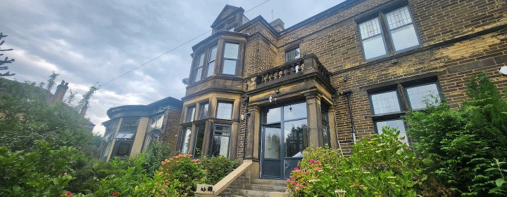 7 Bedroom (13 Guests) Maisonette Near Hospitals - North Yorkshire