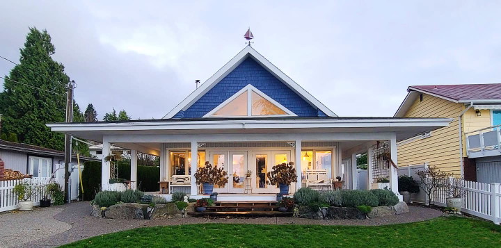 The White House - Sechelt
