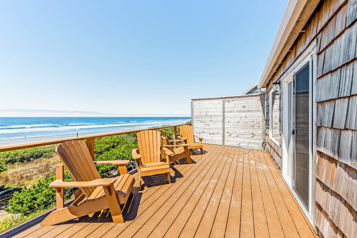Oceanfront, Hot Tub, Sleeps 23-62! - Waldport, OR