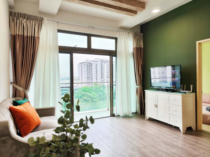 M.austin Palazio Lake View 3br2ba 2-9pax - Johor