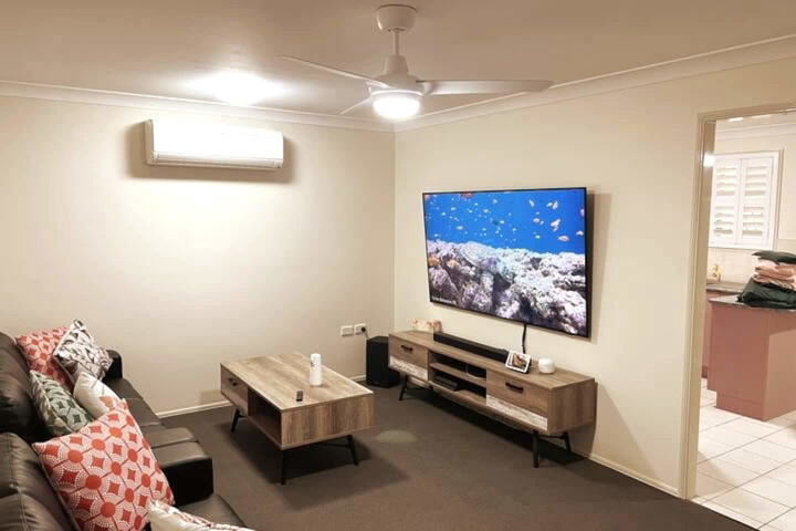 Modern 3 Bedroom Fully A/c Town House With Lock Up Garage And Super Fast Wifi - Rockhampton