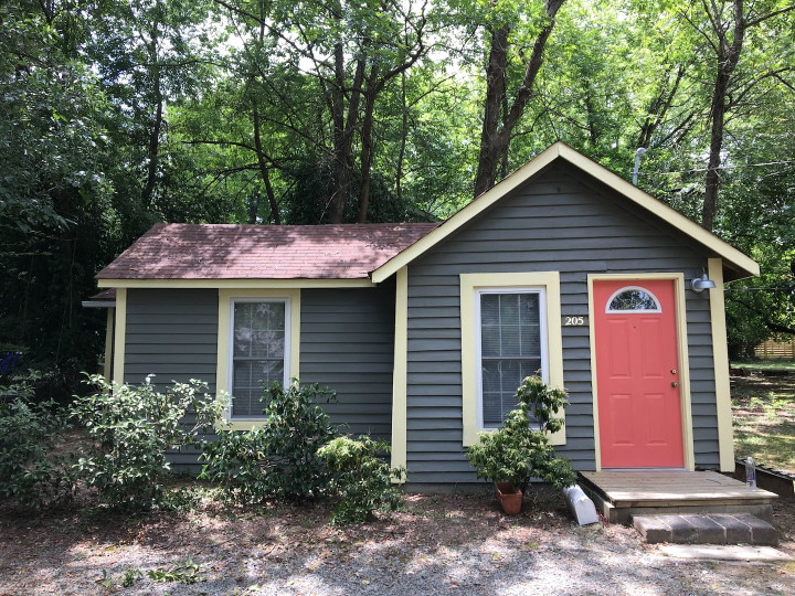 Charming Cottage Just Steps From Downtown Carrboro - Carrboro, NC