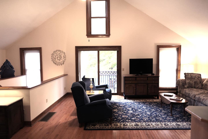 Victorian Carriage House Suite - Concord, NH
