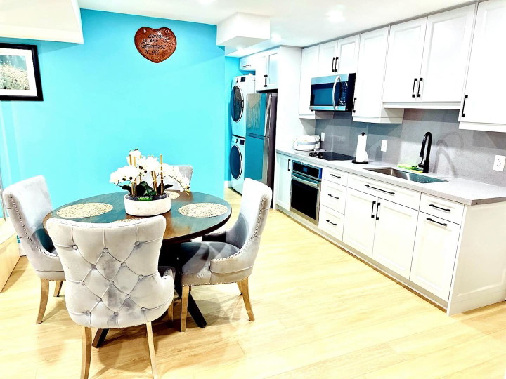 Modern 2bedroom Bsmt Suite + Kitchen + Workspace - London