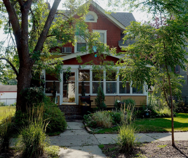 Tranquil One Bedroom Garden Level Guest Suite - Minneapolis, MN
