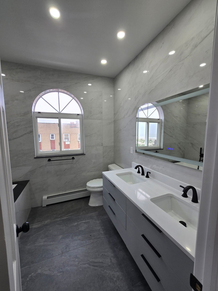 Spacious Beach Getaway - Long Beach, NY