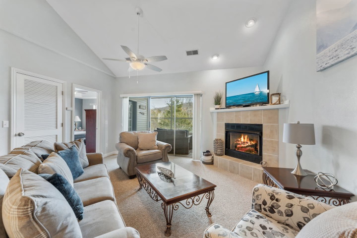 Incredible 2b/2b Condo Boasts Scenic Natural Views - Ridgedale, MO
