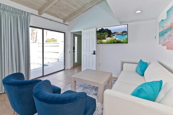 Coastal-inspired 2br+2ba Condo By El Paseo W/ Pool - Palm Desert, CA