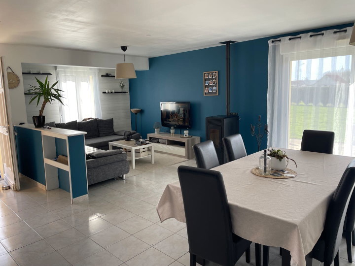 Large Family House, Ideal Location. 3 Bedrooms - ウー