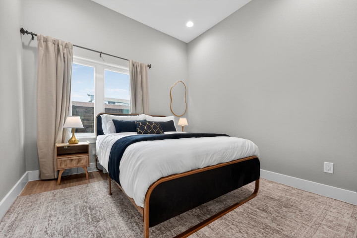 Luxury Modern Apartment With Assigned Parking - Fort Worth, TX