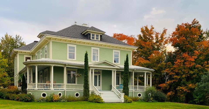 Elegant Historic Victorian Villa With Hot Tub! - Pittsburg, NH