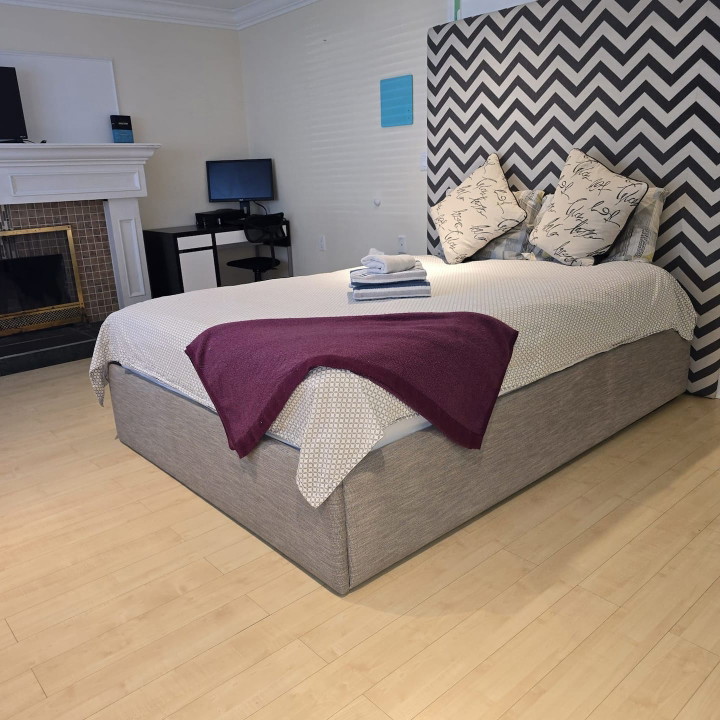 Private Room With Ensuite Bathroom In Coquitlam - Coquitlam