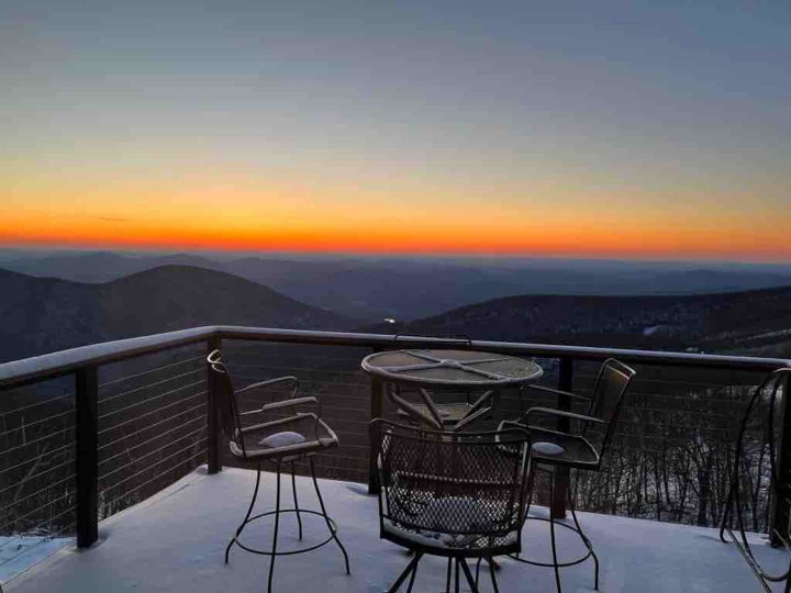 Breathtaking Views From The Ledges - Wintergreen, VA