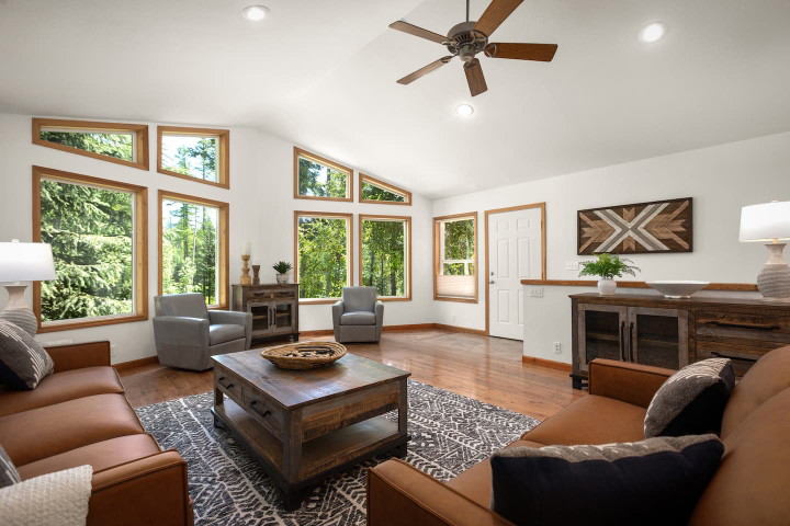 Renovated Park-like Setting Near Golf Course - Columbia Falls, MT
