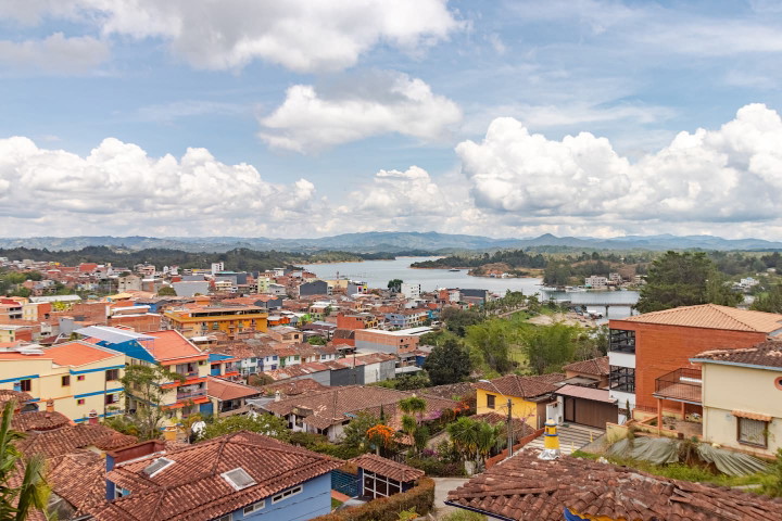 Boardwalk Views, Private Jacuzzi And Parking Lot. - Guatape