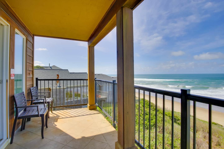 Oceanfront Oregon Retreat - Pool, Sauna & Patio! - Depoe Bay, OR