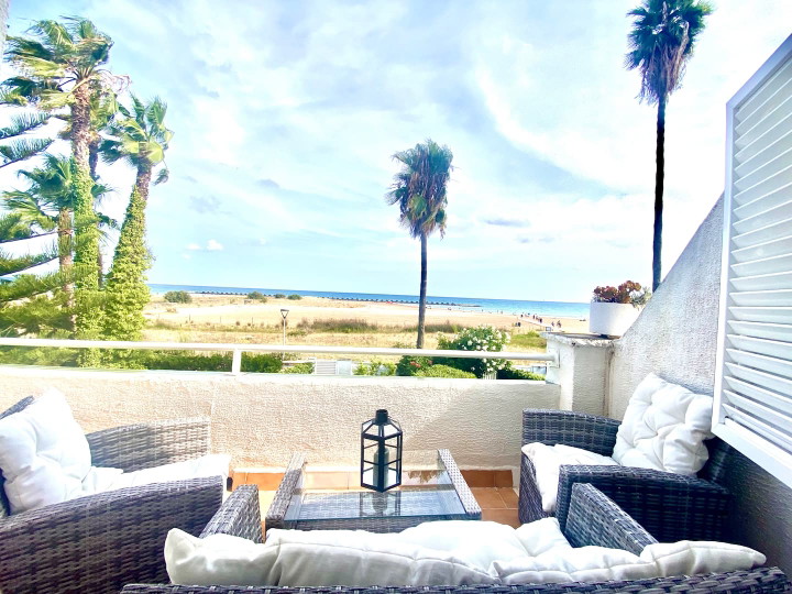 Beachfront House With Garden - Cunit