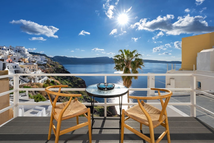 Vitamin Studio - Oia