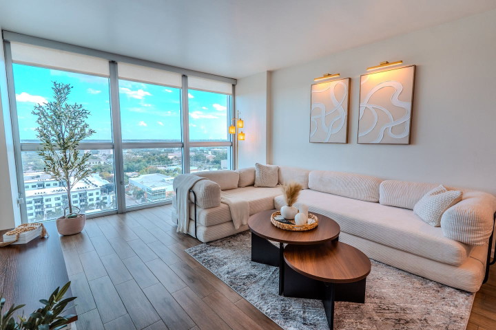 Golden Hour | City Views | King | Pool+hottub+gym - Fort Myers