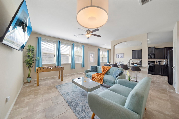 Near Iah Houston Home | Yard Bbq Games Wi-fi Pets - Houston George Bush Airport (IAH)