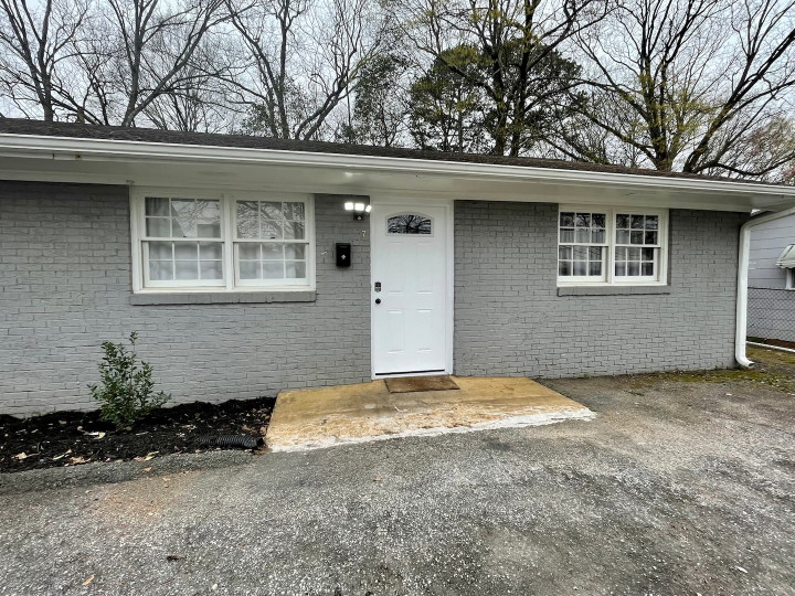 Comfy Apt. Near Downtown (2br/1ba, 3 Beds) - Greenville, SC
