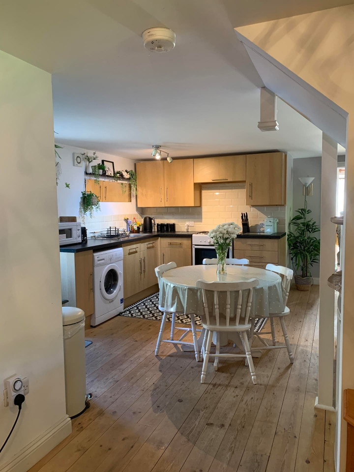 Self-contained Converted Workshop - Borth