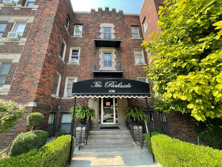 Loris Suite - 1 Bedroom With Historical Charm! - Windsor