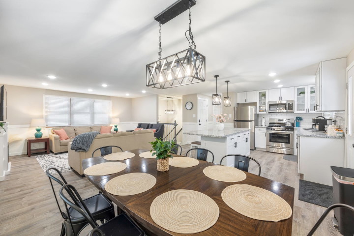 Fully Renovated 4 Br/2ba House. Great Location! - Schaumburg, IL