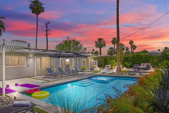 Poolside Palms: Great Pool, Bocce Ball, Firepit - Palm Springs, CA