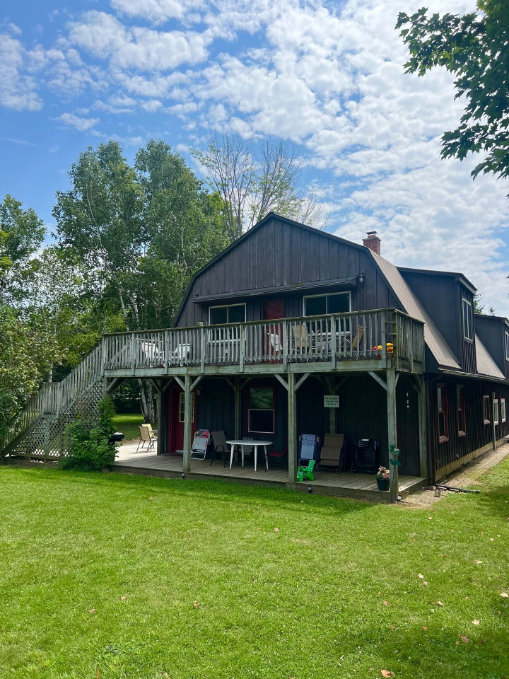 Woodsview Cottage - Secluded With Private Beach - Ontario
