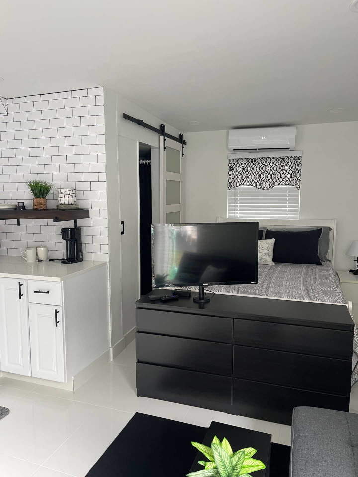Very Private Adorable Bungalow (#3) - Delray Beach, FL