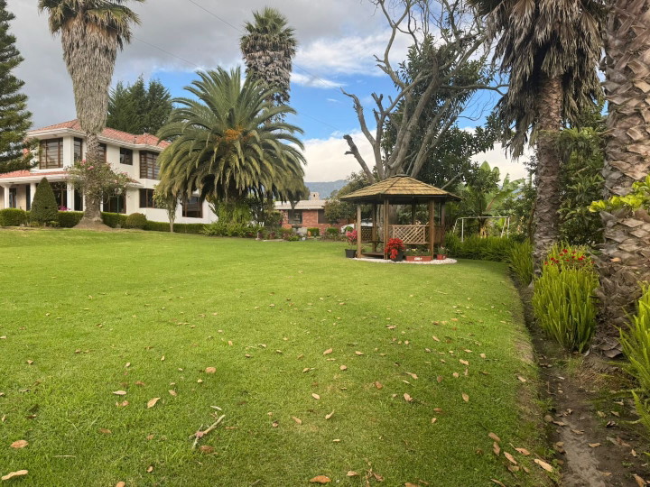 Elías Cabin, Near The Airport. - Quito