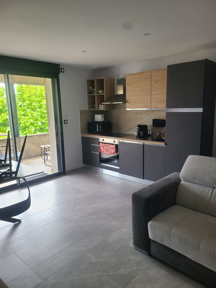 Duplex House, Self-contained Upstairs Unit - Crest