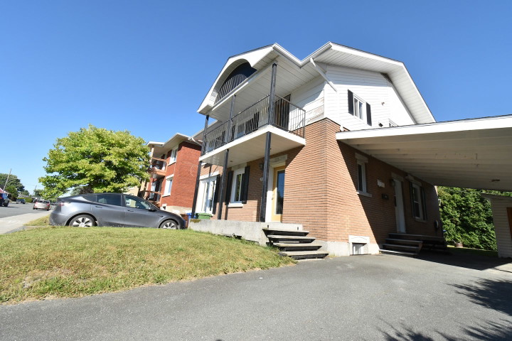 Apt 2 Ch, Lumineux, Clim + 2 Stationnements - Thetford Mines