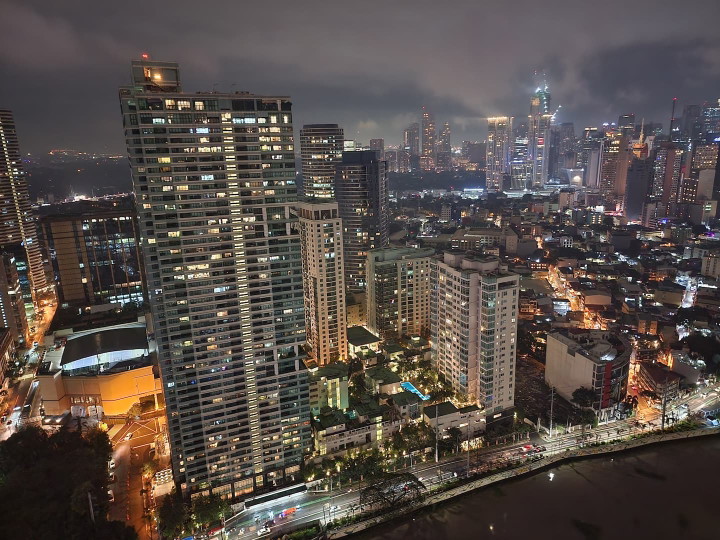 High Floor Condo-great View, Amenities & Netflix! - Manila
