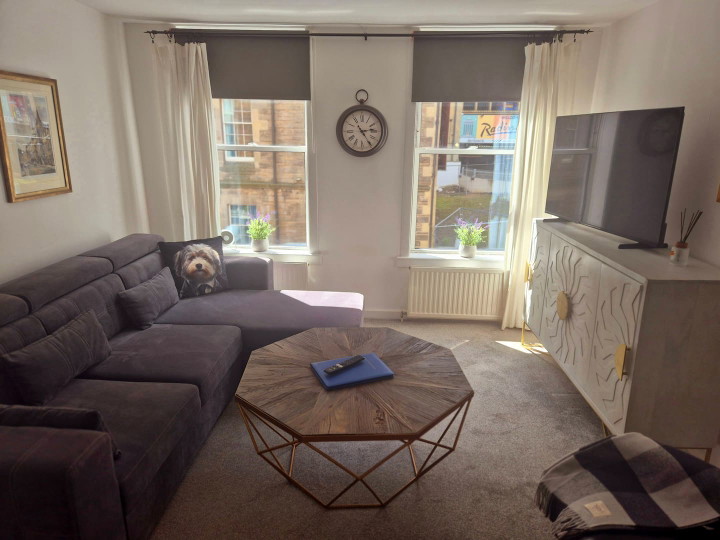 Old Town - Royal Mile Neighbour 2-bed, 2 Bath Apt - Edinburgh, UK