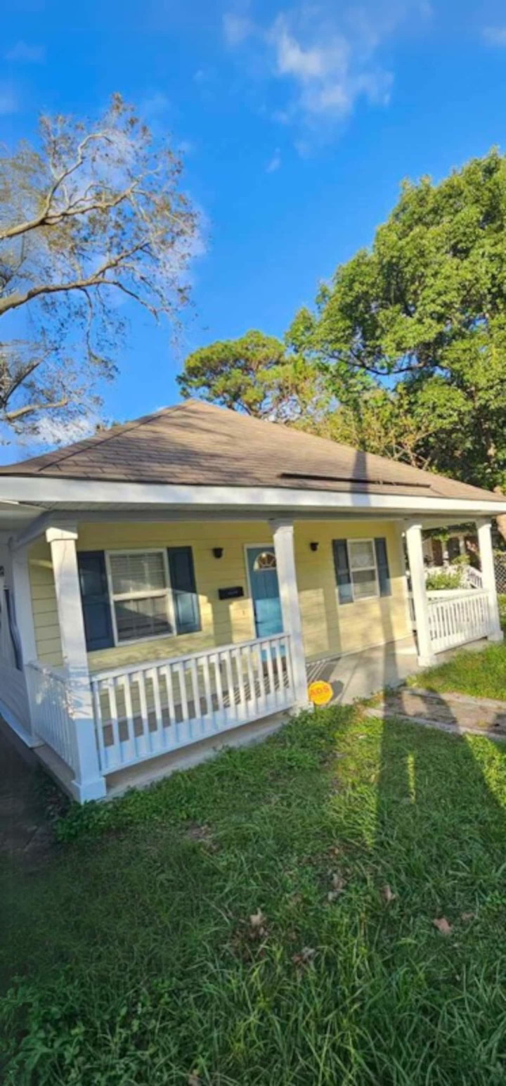 Coastal Breeze Hideaway: 7min To Downtown - Savannah, GA