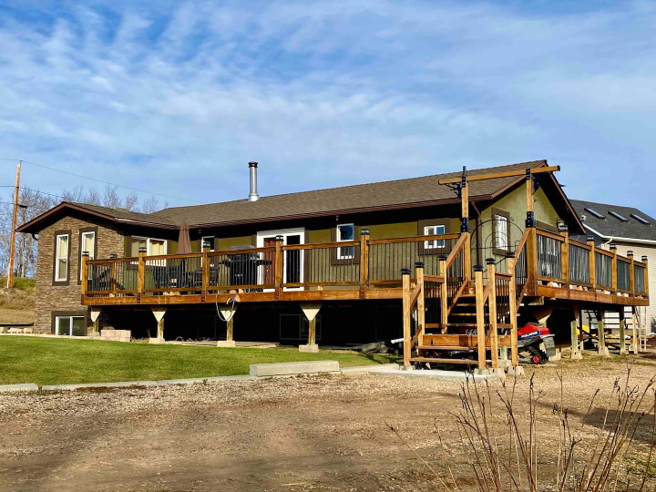 Spacious Cabin At Quiet Resort Village - Saskatchewan