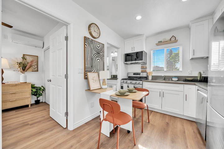 Stunning 1br + Dreamy Glass Cabin In Private Yard - San Bernardino, CA