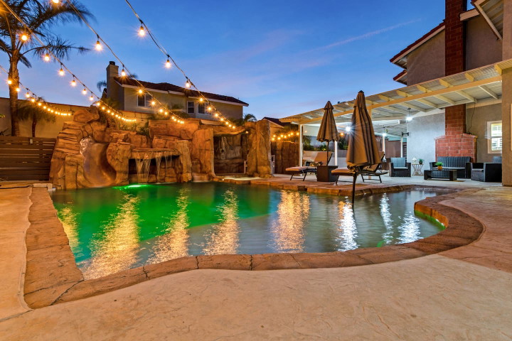 A Lovely Home With A Piece Of Paradise! - San Bernardino, CA