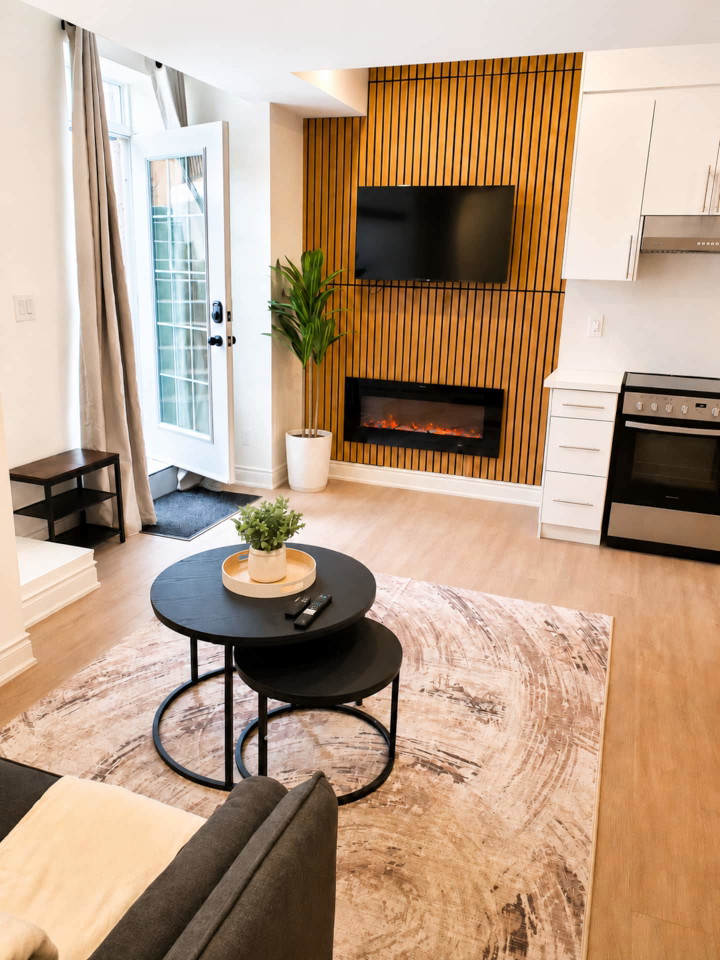 Modern 2br Suite + 9ft Ceilings & Free Parking - Burlington