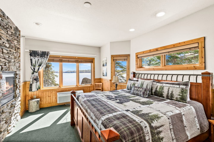 Panoramic Lake Views | 1br W/king Suite | Pools - Two Harbors, MN