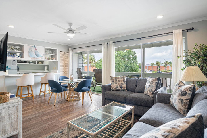 Condo Near Destin Beach- 3 Pools / Pickleball - Florida Panhandle, FL